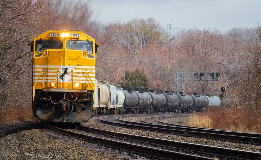 Solve yellow engine jigsaw puzzle online with 77 pieces