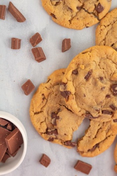 Solve Chocolate chunk cookies jigsaw puzzle online with 24 pieces