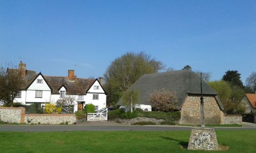 Solve Risby a village in Suffolk jigsaw puzzle online with 45 pieces