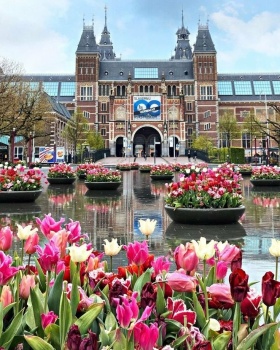 Solve Rijksmuseum - Amsterdam, Netherlands jigsaw puzzle online with 80 pieces