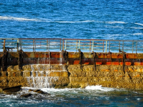 Solve La Jolla CA - Jetty Wall jigsaw puzzle online with 154 pieces