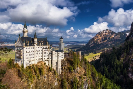 Solve German-Castle jigsaw puzzle online with 77 pieces