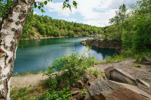 Solve lomy-leto-koupani jigsaw puzzle online with 77 pieces