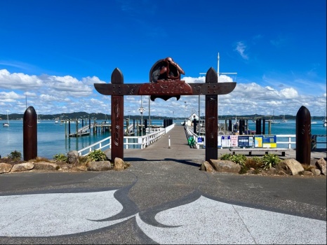 Solve Welcome to Russell (2] jigsaw puzzle online with 12 pieces