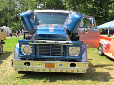 Solve 1966 Ford N750 2 jigsaw puzzle online with 108 pieces