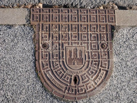 Solve Kryt na ulici v Bratislave - Manhole Cover - Bratislava jigsaw ...