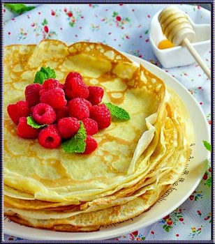 Solve Блины с малиной. jigsaw puzzle online with 42 pieces
