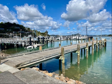 Solve A Mast See 😄 jigsaw puzzle online with 12 pieces