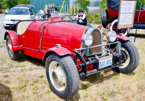 Solve 1968 Buggati kit car jigsaw puzzle online with 70 pieces