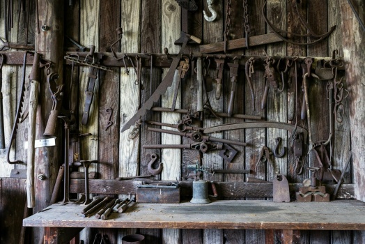 Solve blacksmith-tools-shop-rustic-162631 jigsaw puzzle online with 600 ...