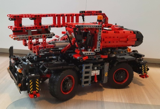 Solve Lego Mobile Pile Driver jigsaw puzzle online with 216 pieces
