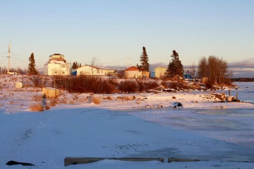 Solve community in northern Canada jigsaw puzzle online with 77 pieces