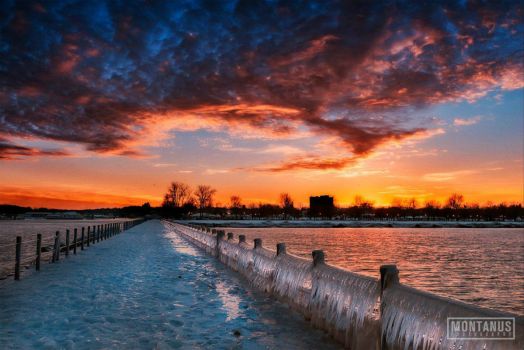 Solve Charlotte Pier, Rochester, NY jigsaw puzzle online with 96 pieces