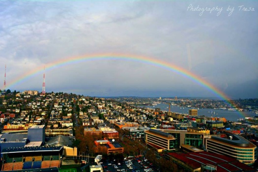 Solve Seattle Rainbow jigsaw puzzle online with 77 pieces