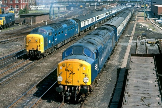 Solve 55003 Meld and 40044 at Doncaster. jigsaw puzzle online with 176 ...