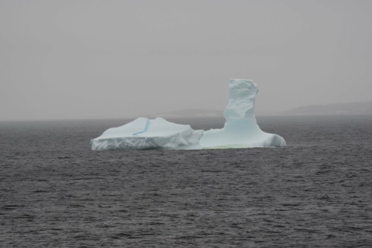 Solve Iceberg jigsaw puzzle online with 12 pieces