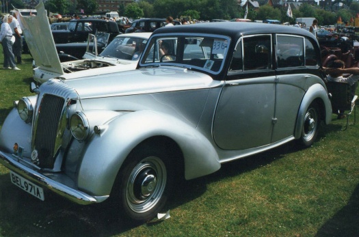 Solve Daimler "DB18" Consort - 1950 jigsaw puzzle online with 216 pieces