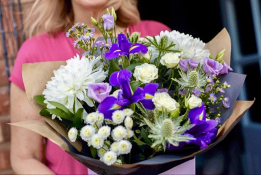 Solve Purple Flurry jigsaw puzzle online with 12 pieces