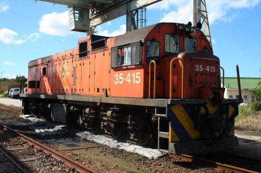 Solve transnet class 35 ge u15c 35-415 jigsaw puzzle online with 150 pieces
