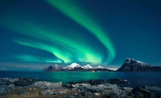 Solve Northern-Lights-at-Lofoten-Islands-Norway jigsaw puzzle online ...