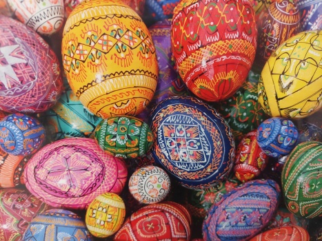 Solve Easter Eggs jigsaw puzzle online with 396 pieces