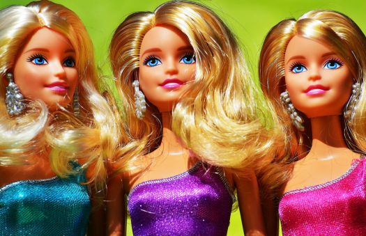 Solve barbie friends II jigsaw puzzle online with 77 pieces