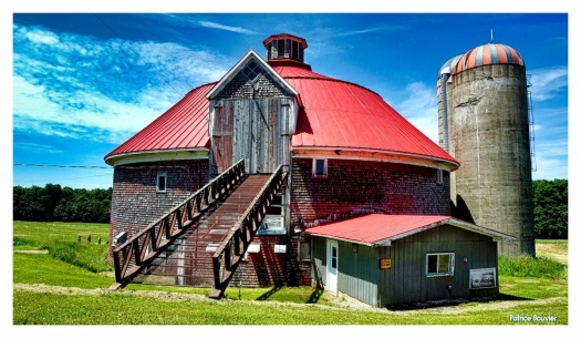 Solve ROUND BARN jigsaw puzzle online with 153 pieces
