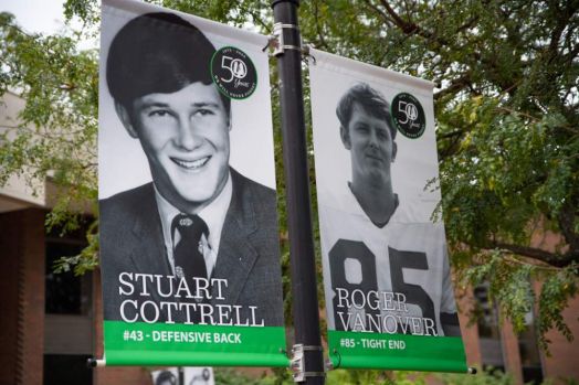 Solve Stuart Cottrell jigsaw puzzle online with 12 pieces