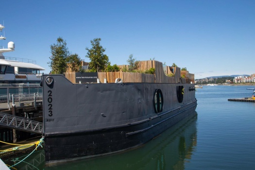 Solve Victoria' s new floating spa jigsaw puzzle online with 150 pieces