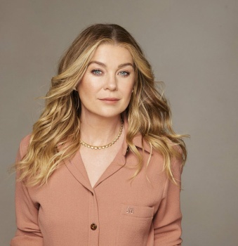 Solve Ellen Pompeo jigsaw puzzle online with 121 pieces