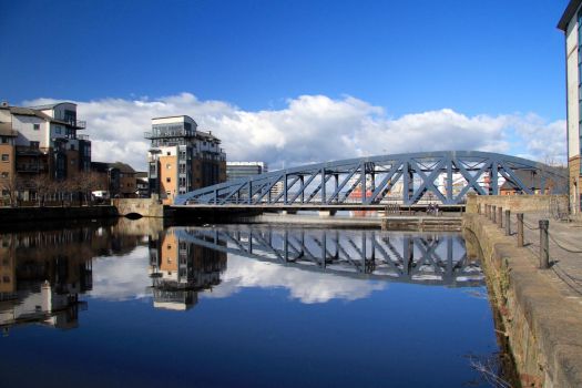 Solve Victoria Swing Bridge, Leith jigsaw puzzle online with 96 pieces