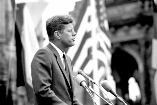 Solve JFK, the 35th President of the USA jigsaw puzzle online with 12 ...