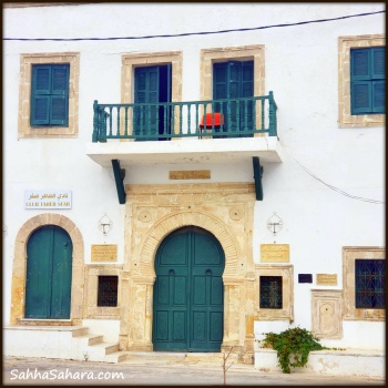 Solve The red chair. Tunisia jigsaw puzzle online with 256 pieces