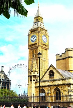 Solve in London, England18 jigsaw puzzle online with 70 pieces