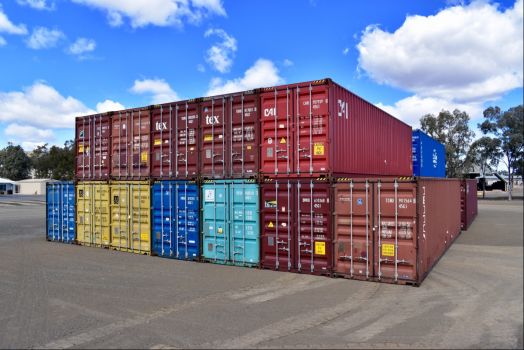 Solve Shipping Containers jigsaw puzzle online with 77 pieces