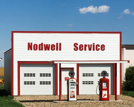 Solve gas station 100 jigsaw puzzle online with 63 pieces