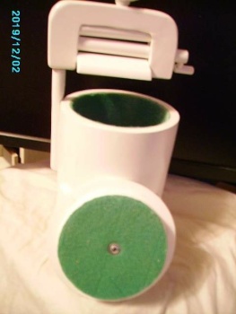 Solve Old Ringer Washing Machine jigsaw puzzle online with 12 pieces