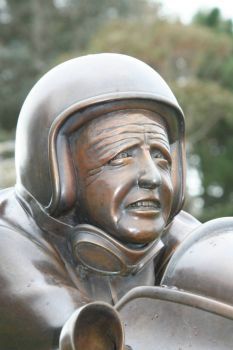 Solve Bert Munro - builder/rider of "the World's Fastest Indian ...