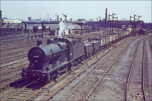 Solve LMS Class 4F 0-6-0 44238 at Leeds. jigsaw puzzle online with 247 ...