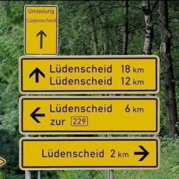 Solve Long way or short way :-) jigsaw puzzle online with 25 pieces