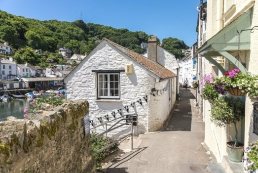 Solve Polperro, Cornwall, UK jigsaw puzzle online with 88 pieces
