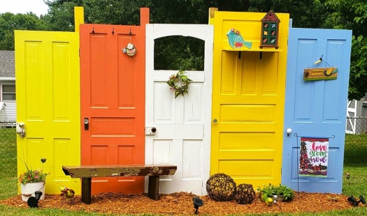 Solve Doors jigsaw puzzle online with 40 pieces