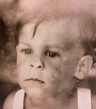 Solve WHO AM I jigsaw puzzle online with 42 pieces