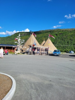 Solve SAMI Shop in Norway jigsaw puzzle online with 594 pieces