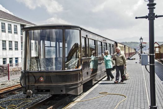 Solve Ffestiniog railway 29-04-2014 porthmadoc station pullman ...