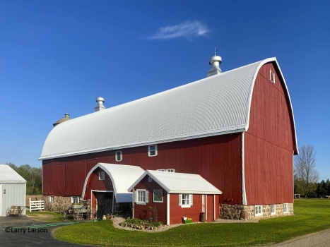 Solve RED BARN jigsaw puzzle online with 165 pieces