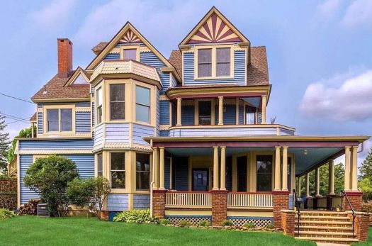 Solve 1899 Victorian Home in NJ jigsaw puzzle online with 176 pieces