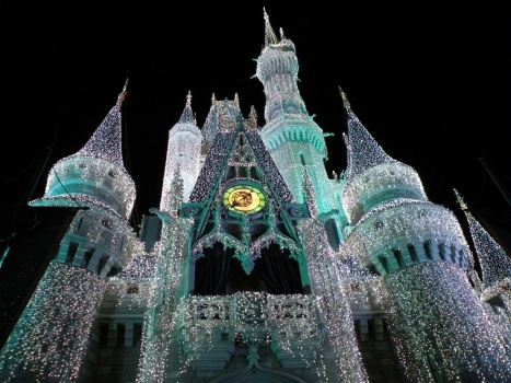 Solve Disney - Magic Kingdom - Castle jigsaw puzzle online with 154 pieces