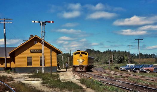 Solve CNW Flambeau 400 arriving at Eland, WI in September 1964 jigsaw ...