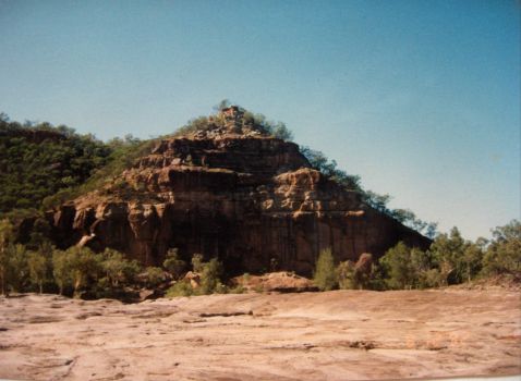 Solve pyramid Monolith - Queensland jigsaw puzzle online with 266 pieces